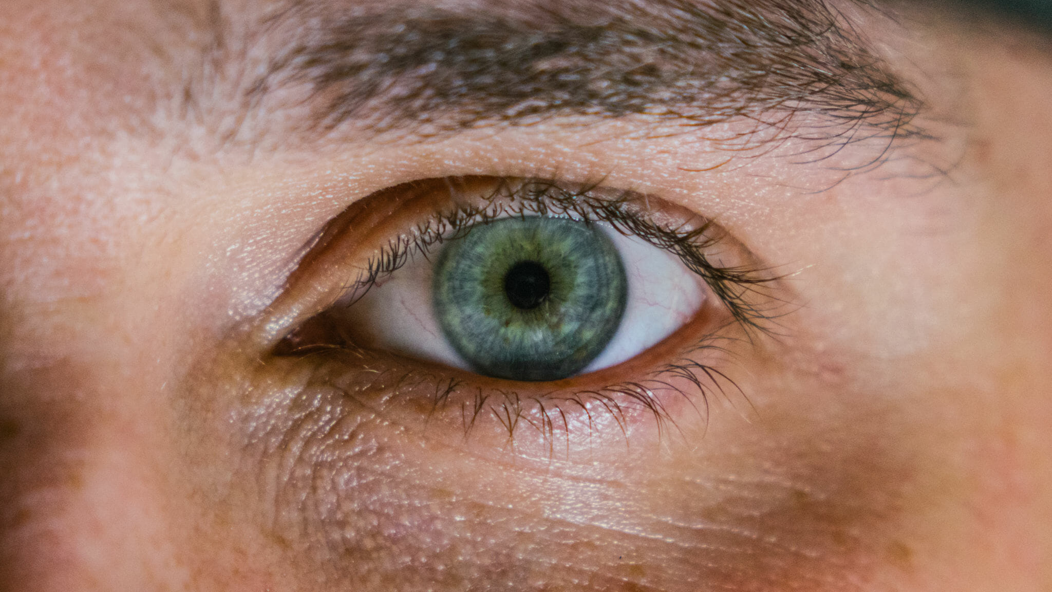 Wearing Contact Lenses Risk Vs. LASIK Eye Surgery Risk